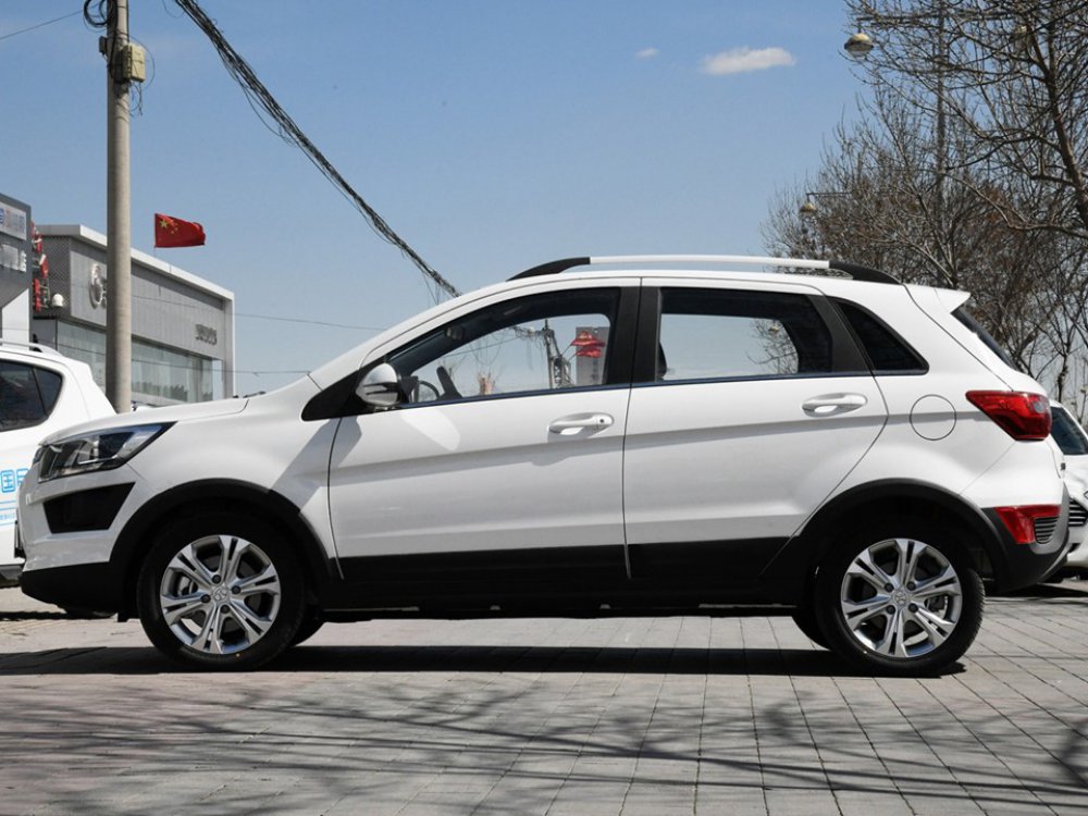 Baic EX360 New Energy 2025 - фото в новом кузове, фото салона и интерьера