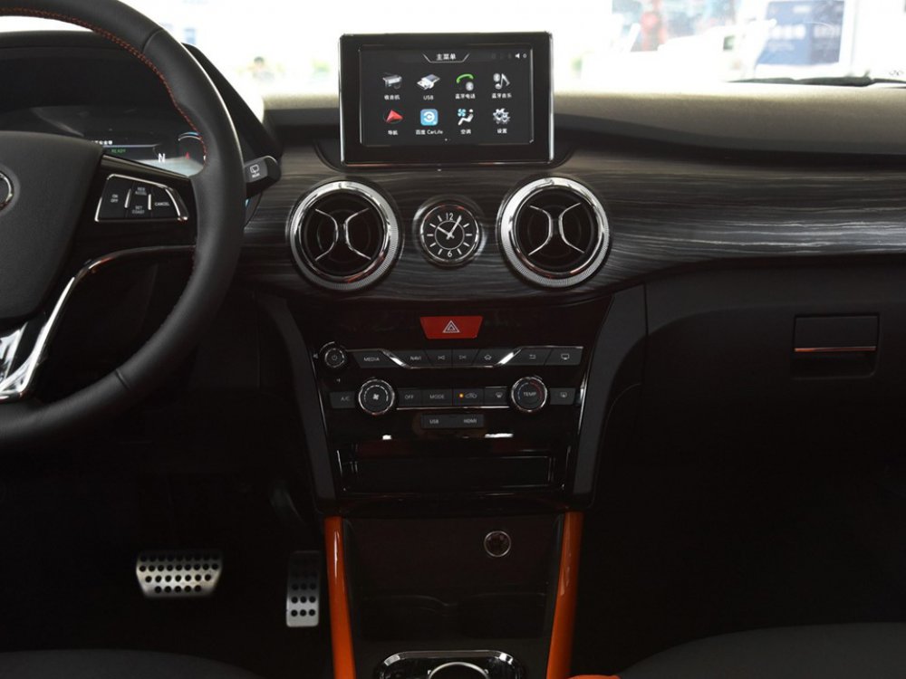 Baic EX360 New Energy 2025 - фото в новом кузове, фото салона и интерьера