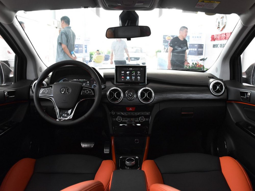 Baic EX360 New Energy 2025 - фото в новом кузове, фото салона и интерьера