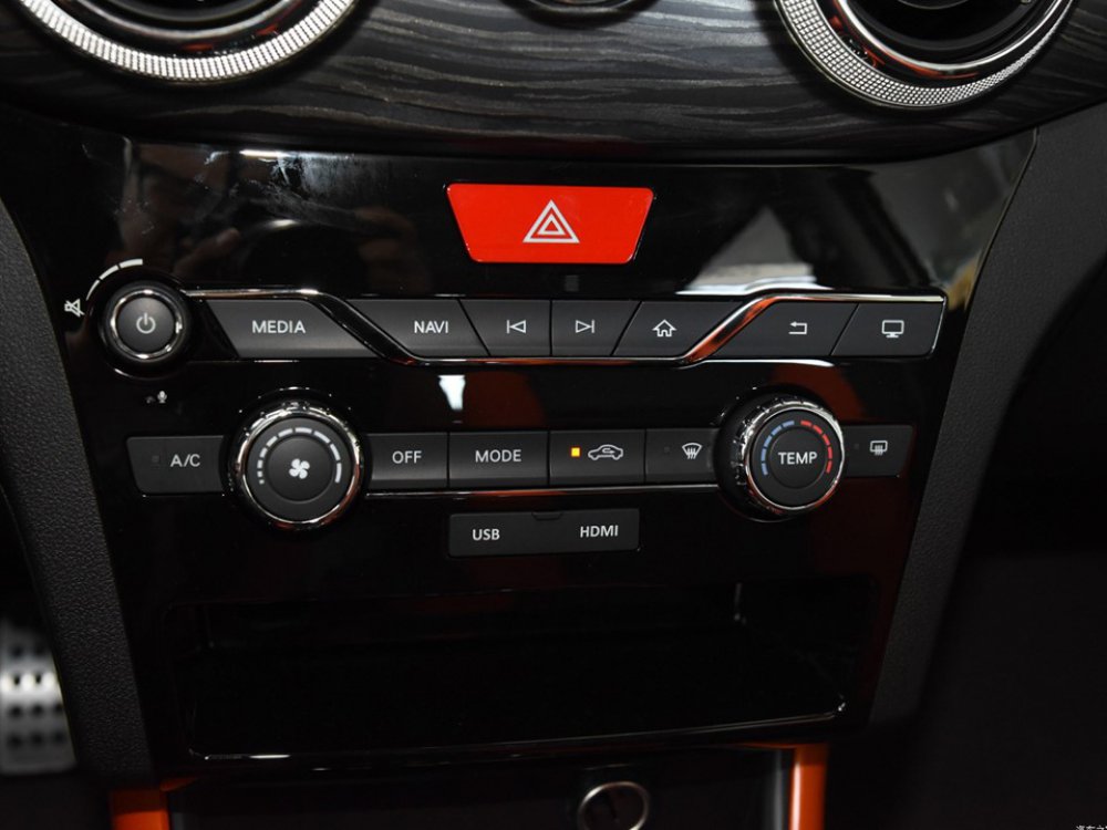 Baic EX360 New Energy 2025 - фото в новом кузове, фото салона и интерьера