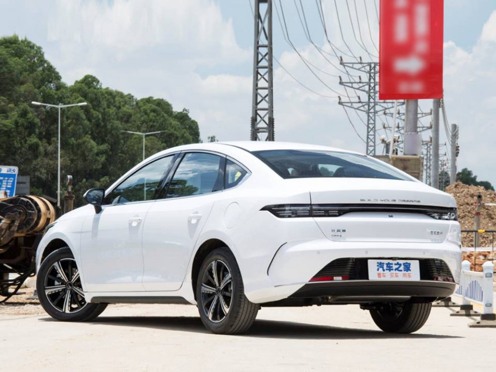 BYD Destroyer 05 2025 - фото в новом кузове, фото салона и интерьера