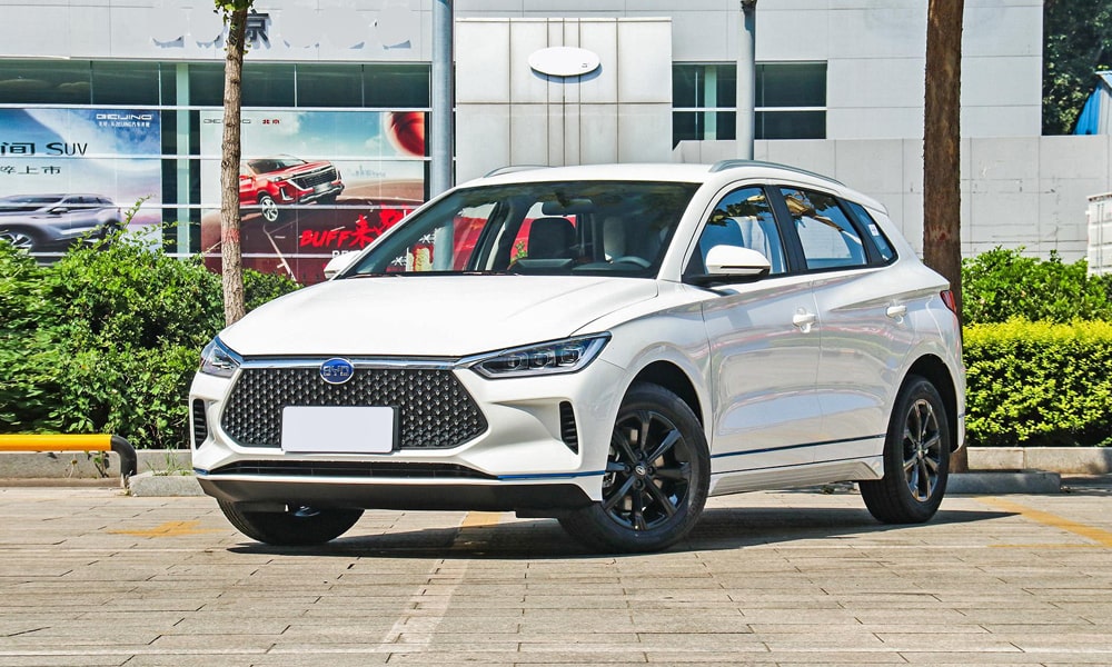 BYD e2 2025 - фото в новом кузове, фото салона и интерьера