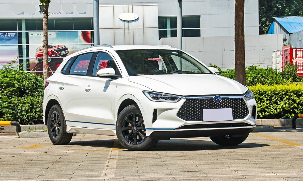 BYD e2 2025 - фото в новом кузове, фото салона и интерьера