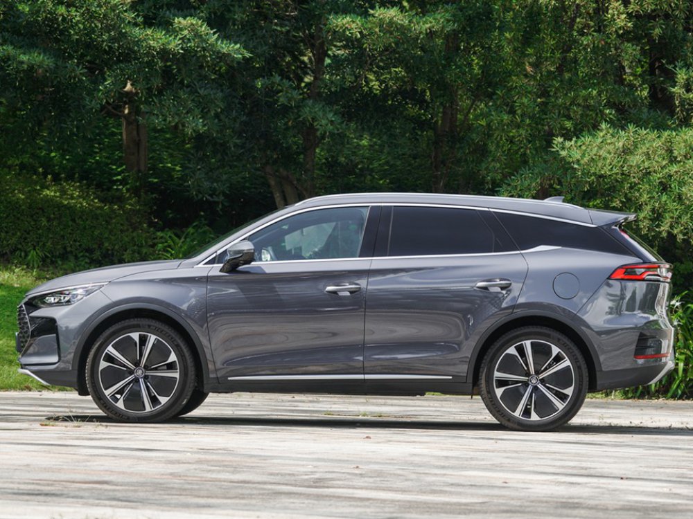 BYD Tang HYBRID 2025 - фото в новом кузове, фото салона и интерьера