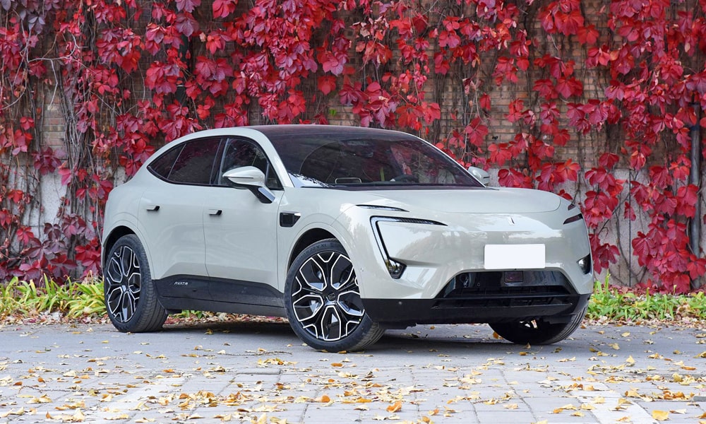 Changan Avatr 11 2025 - фото в новом кузове, фото салона и интерьера