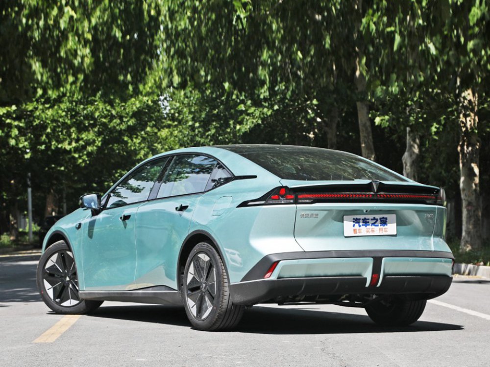 Changan Shenlan SL03 2025 - фото в новом кузове, фото салона и интерьера