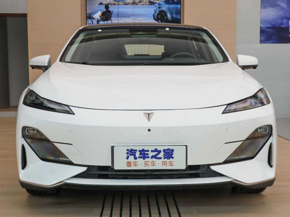 Changan Shenlan SL03 2025 - фото в новом кузове, фото салона и интерьера