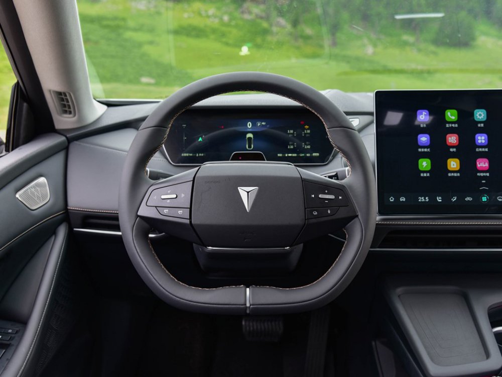 Changan Shenlan SL03 2025 - фото в новом кузове, фото салона и интерьера