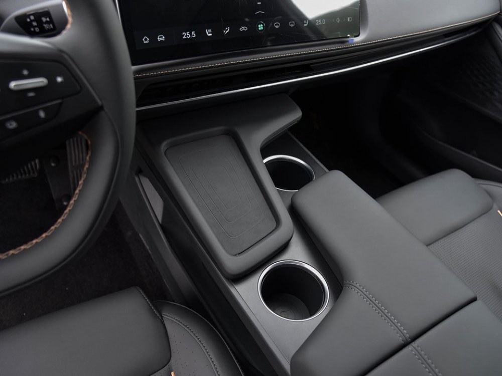 Changan Shenlan SL03 2026 - фото в новом кузове, фото салона и интерьера