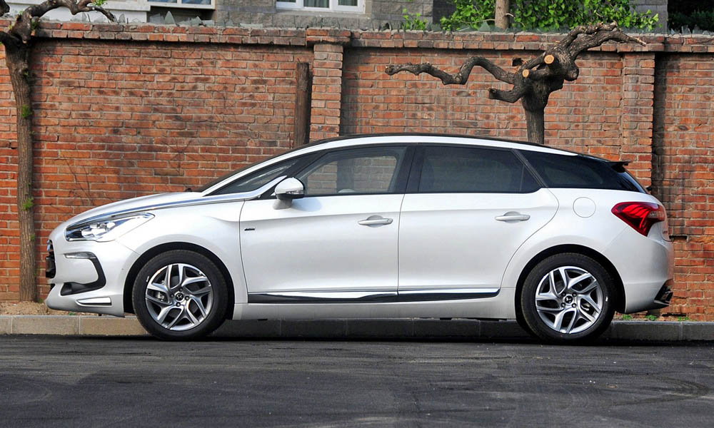 Citroen DS5 2024 - фото в новом кузове, фото салона и интерьера