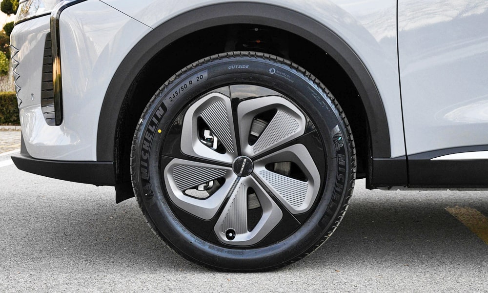 EXEED RX 2025 - фото в новом кузове, фото салона и интерьера