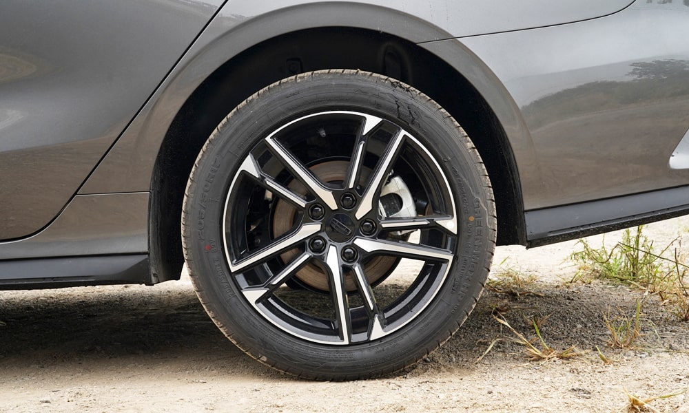 Geely Binray 2025 - фото в новом кузове, фото салона и интерьера