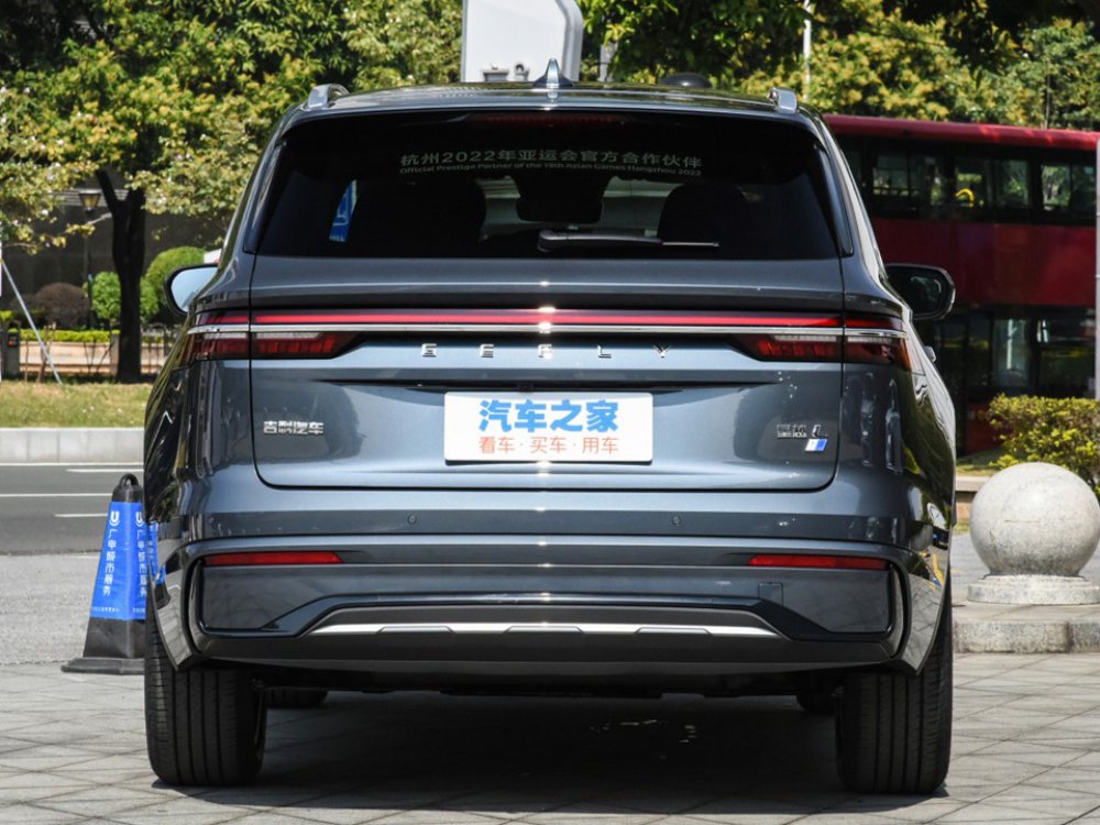 Geely KX11 XingYue L HYBRID 2025 - фото в новом кузове, фото салона и ...