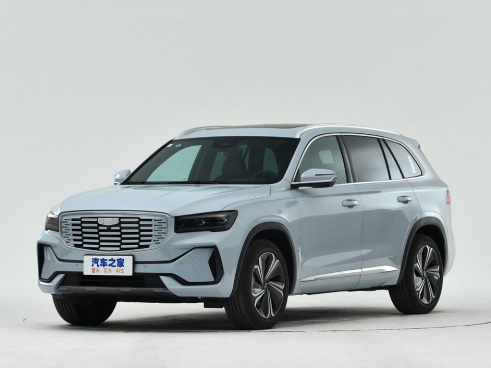 Geely KX11 XingYue L HYBRID 2025 - фото в новом кузове, фото салона и интерьера