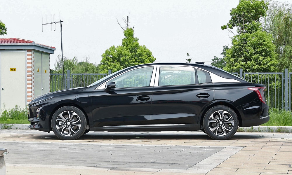 Hongqi E-QM5 2026 - фото в новом кузове, фото салона и интерьера