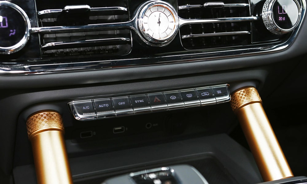 Hongqi LS7 2026 - фото в новом кузове, фото салона и интерьера