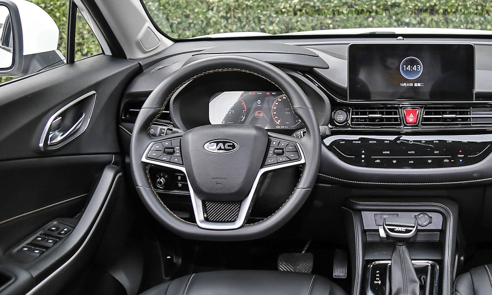 JAC S4 2025 - фото в новом кузове, фото салона и интерьера