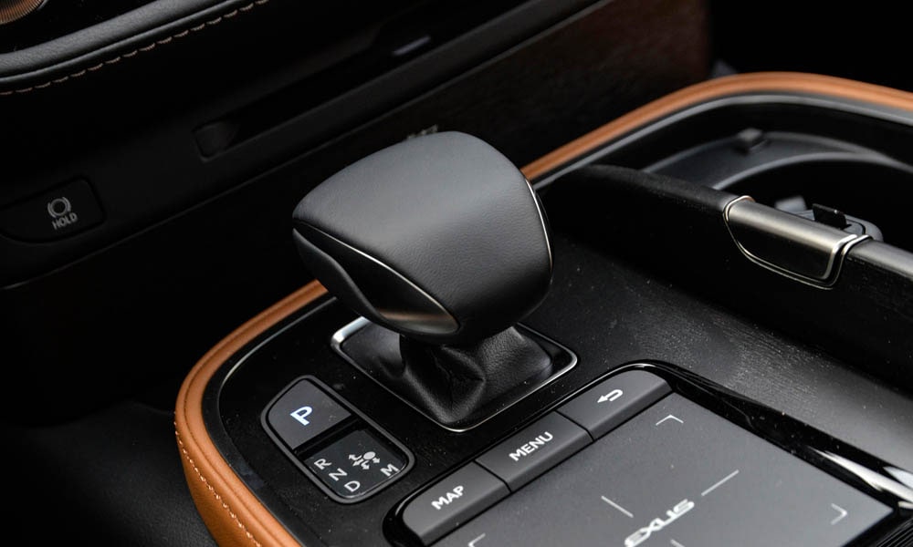 Lexus LS 350 2021: фото в новом кузове, фото салона и интерьера