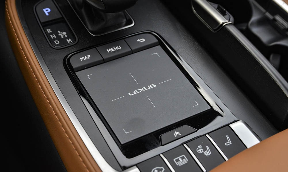 Lexus LS 350 2021: фото в новом кузове, фото салона и интерьера