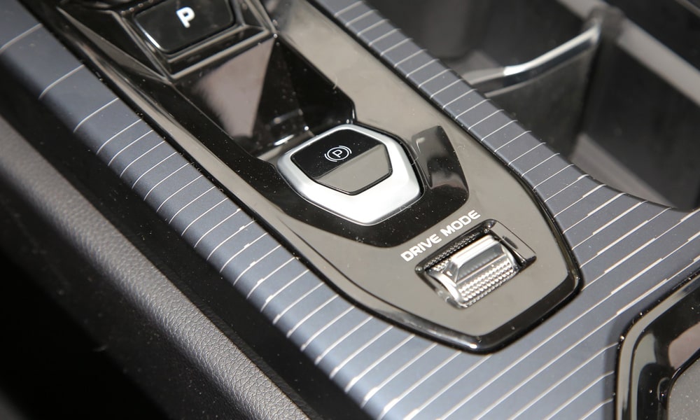 Livan RL9 2025 - фото в новом кузове, фото салона и интерьера