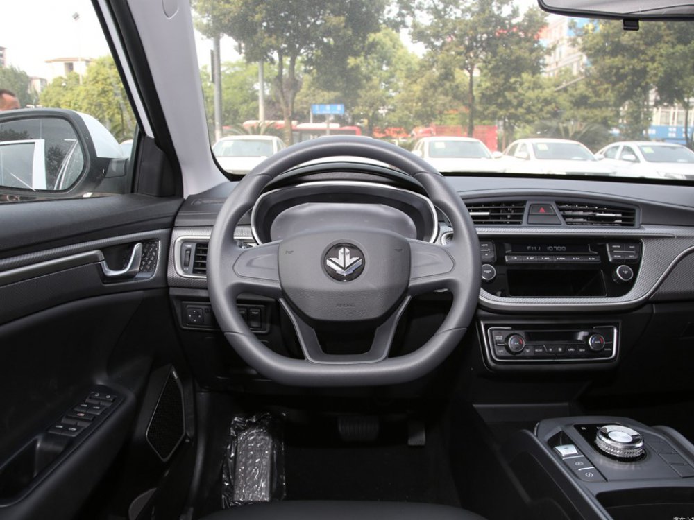 Maple Leaf 60S 2025 - фото в новом кузове, фото салона и интерьера