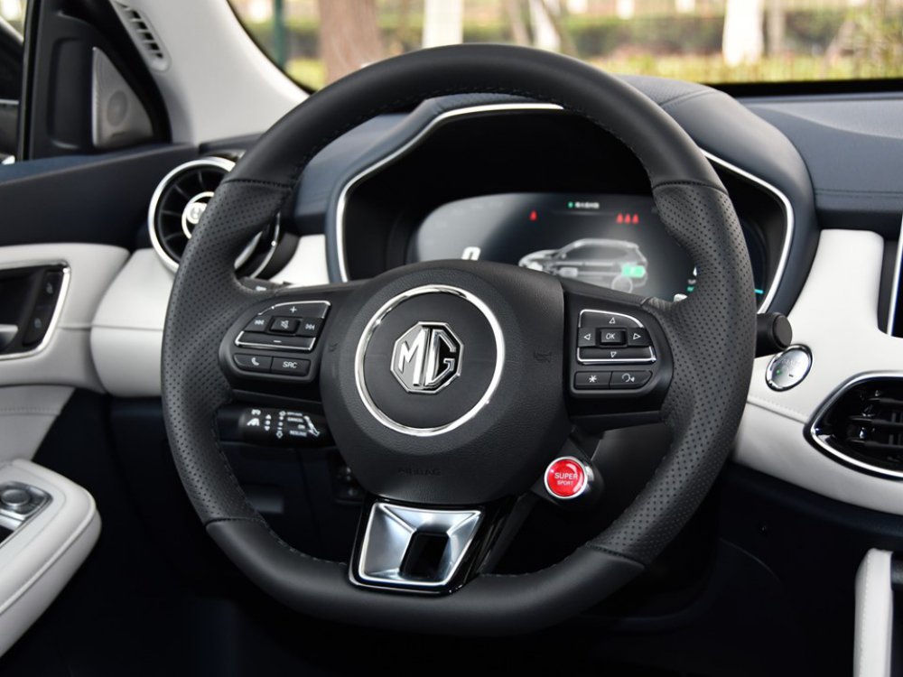 MG Pilot PHEV 2026 - фото в новом кузове, фото салона и интерьера