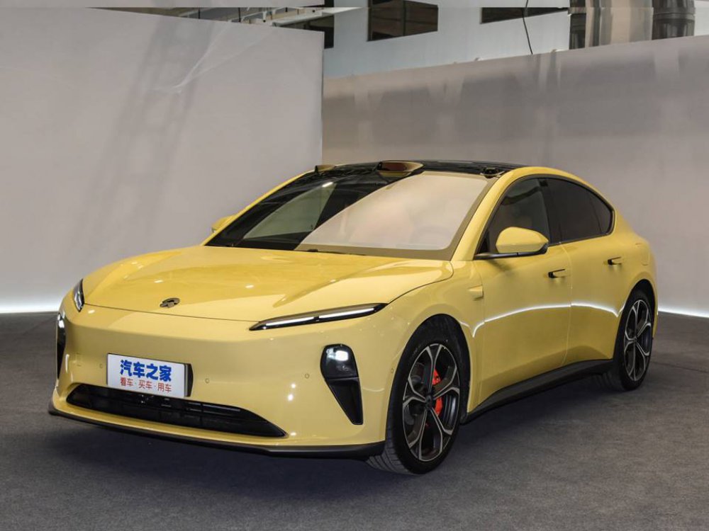 NIO ET5 2025 - фото в новом кузове, фото салона и интерьера