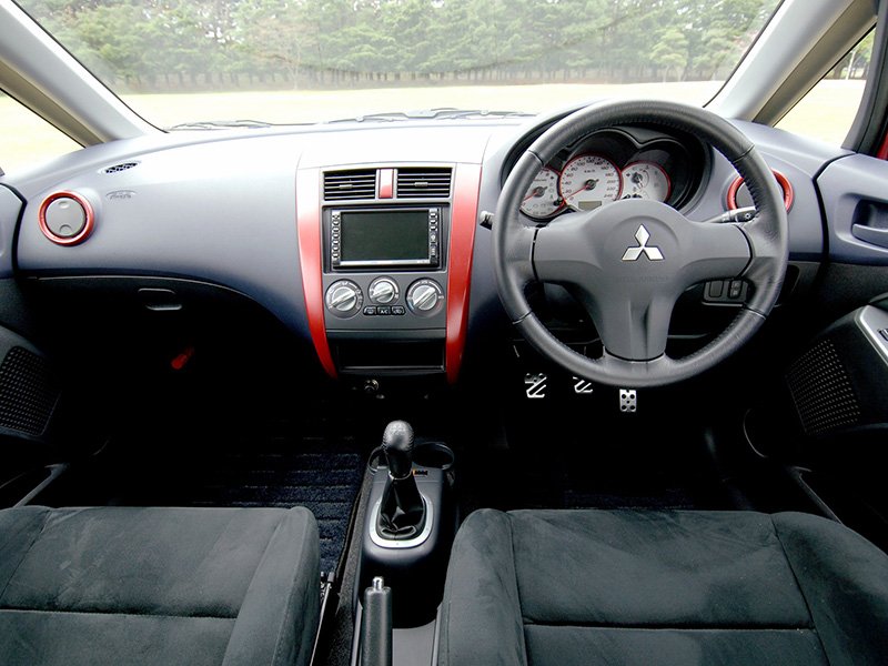 Mitsubishi Colt Ralliart Version-R 2008: характеристики, цена, фото